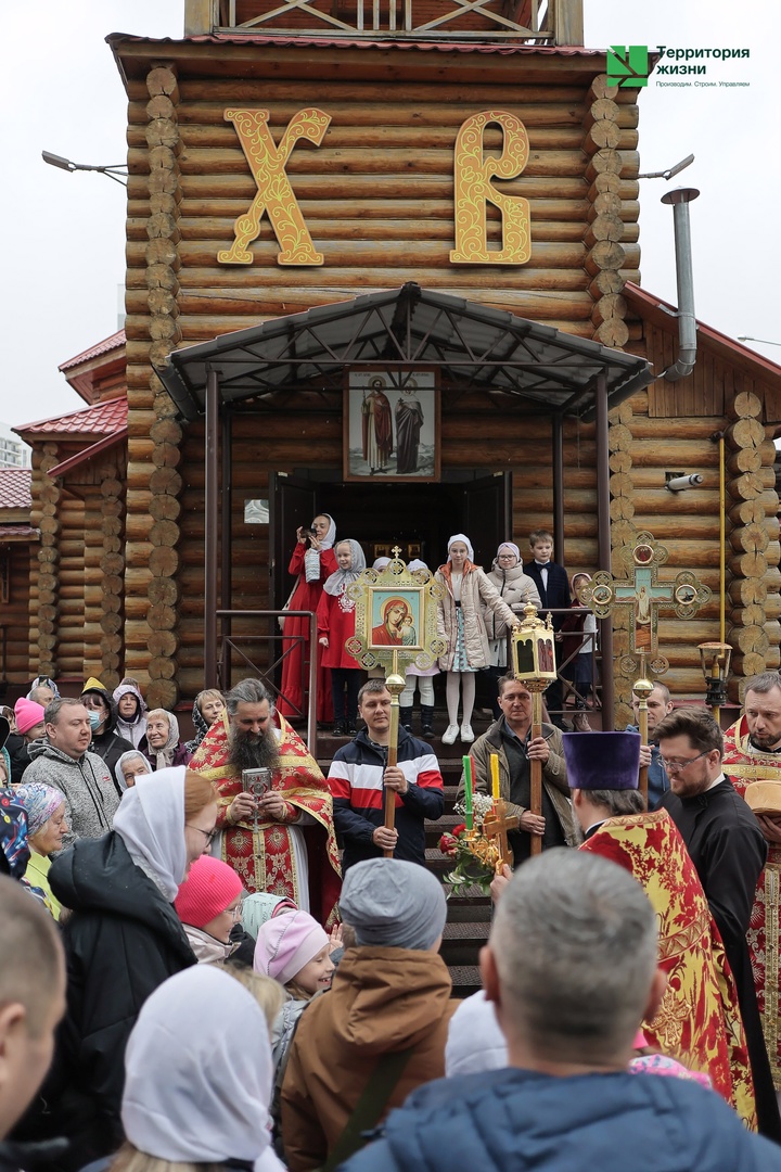 Фоторепортаж с праздничного богослужения в день Христова Воскресения — Xрам Адриана и Наталии